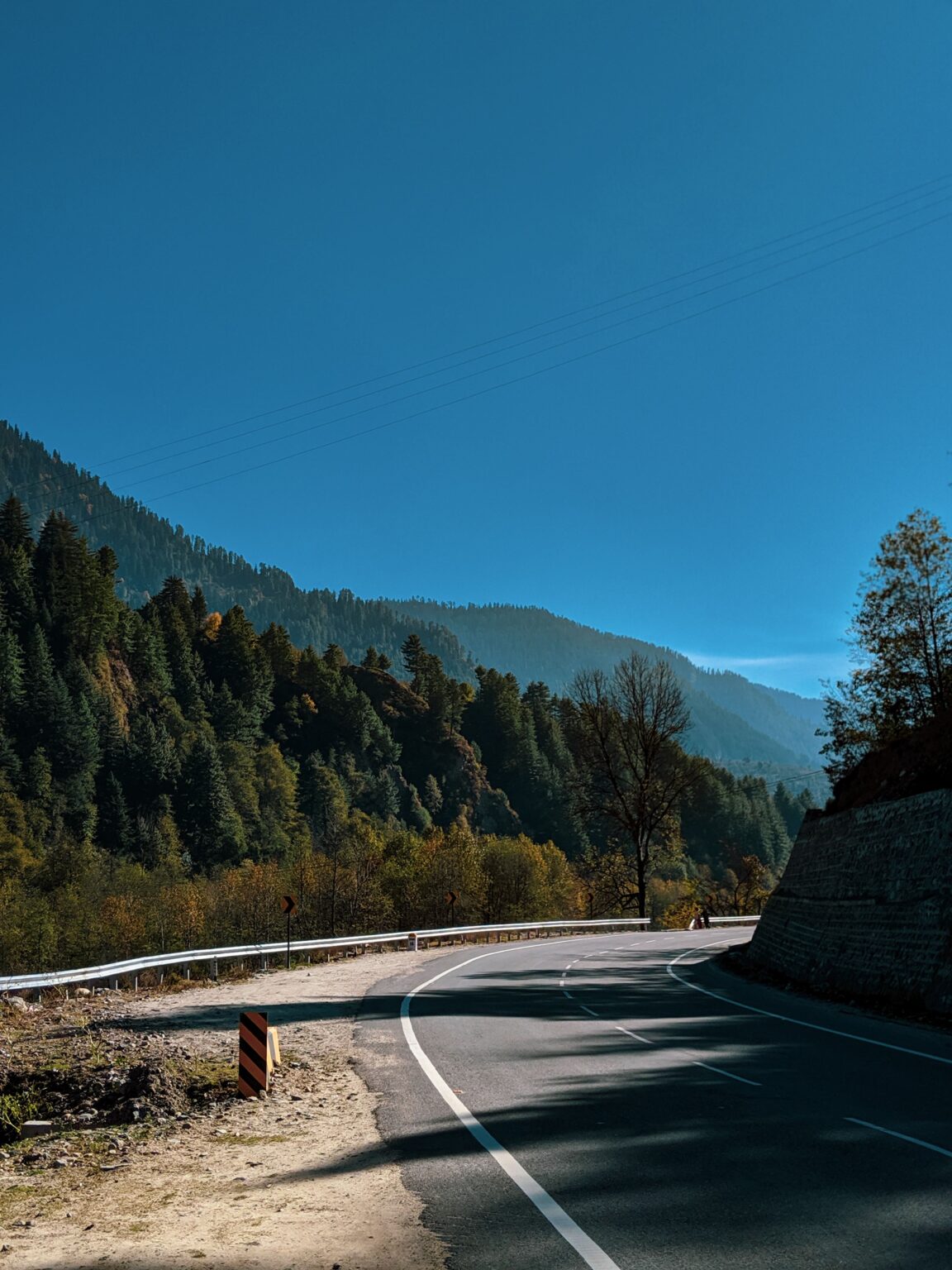 Delhi to Manali Distance : Road Trip Guide 2026 | InnovaTaxi